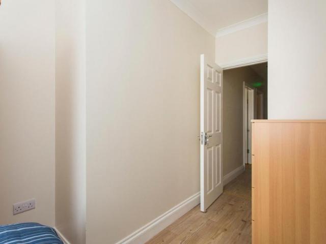For Rent 5 Bedroom Shared Living/roommate London London DLS90562118