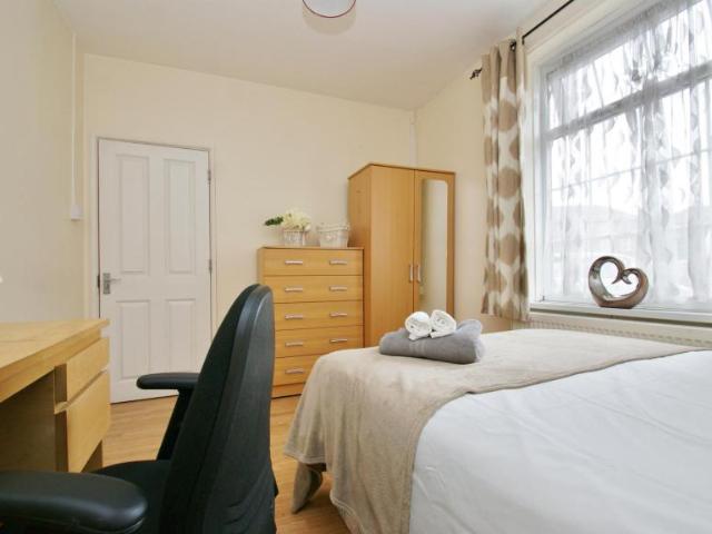 For Rent 5 Bedroom Shared Living/roommate London London DLS90562153