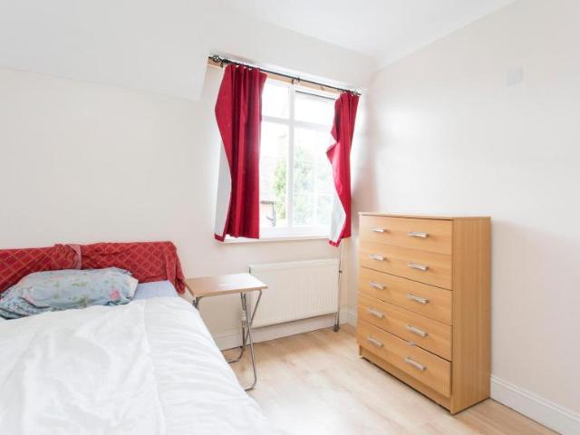 For Rent 5 Bedroom Shared Living/roommate London London DLS90562235