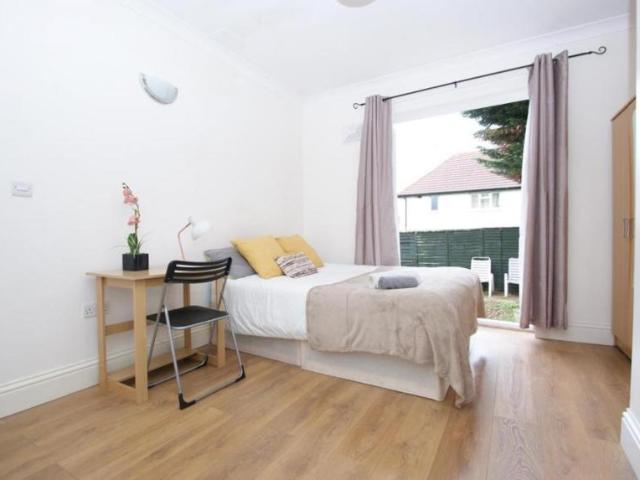 For Rent 5 Bedroom Shared Living/roommate London London DLS90563425