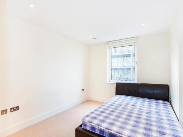 For Rent 5 Bedroom Shared Living/roommate London London DLS90563544