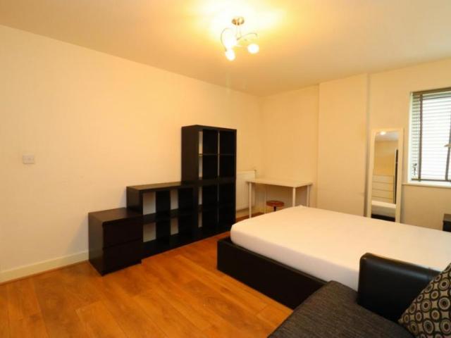 For Rent 5 Bedroom Shared Living/roommate London London DLS90563905