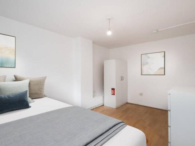 For Rent 5 Bedroom Shared Living/roommate London London DLS95119700