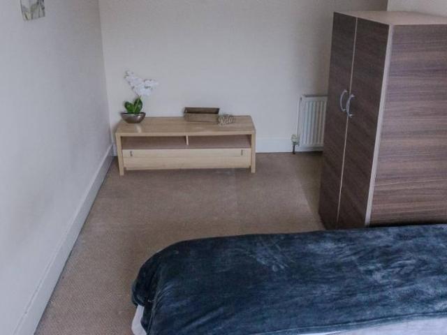 For Rent 5 Bedroom Shared Living/roommate London London DLS96307619