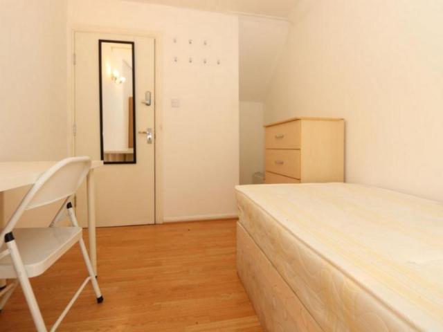 For Rent 5 Bedroom Shared Living/roommate London London DS90559356