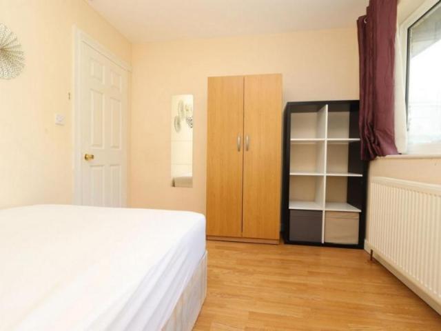 For Rent 5 Bedroom Shared Living/roommate London London DS90559360