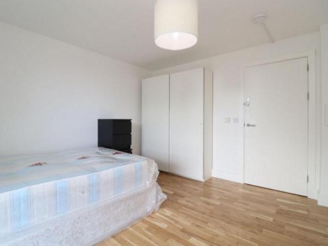 For Rent 5 Bedroom Shared Living/roommate London London DS90559372
