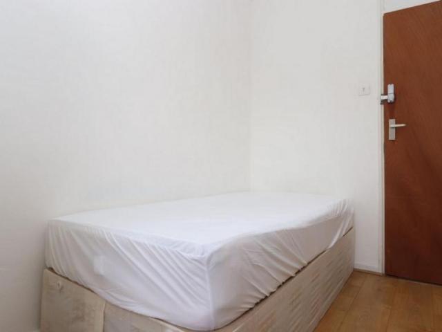 For Rent 5 Bedroom Shared Living/roommate London London DS90559398