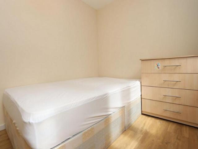 For Rent 5 Bedroom Shared Living/roommate London London DS90559399