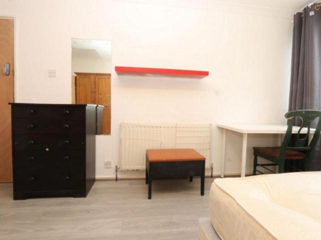 For Rent 5 Bedroom Shared Living/roommate London London DS90559318