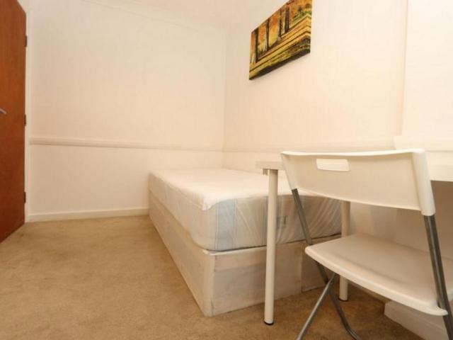For Rent 5 Bedroom Shared Living/roommate London London DS90559442