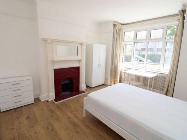 For Rent 5 Bedroom Shared Living/roommate London London DS90559476