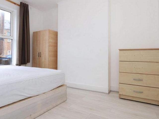For Rent 5 Bedroom Shared Living/roommate London London DS90559484