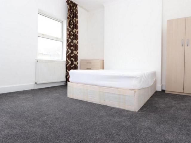 For Rent 5 Bedroom Shared Living/roommate London London DS90559486