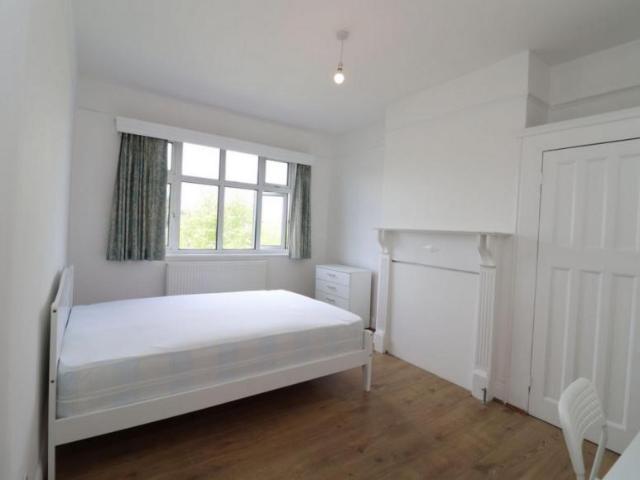 For Rent 5 Bedroom Shared Living/roommate London London DS90559416
