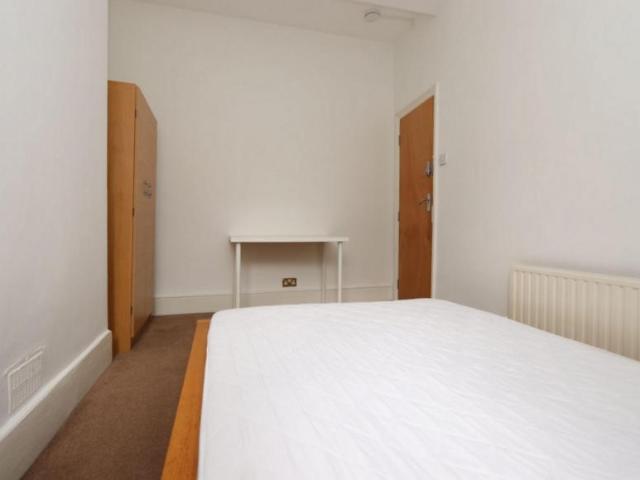 For Rent 5 Bedroom Shared Living/roommate London London DS90559432