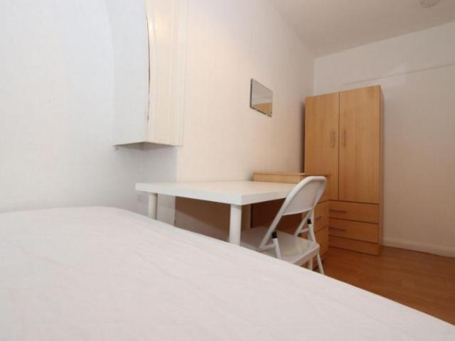 For Rent 5 Bedroom Shared Living/roommate London London DS90559576