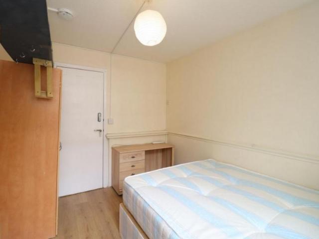 For Rent 5 Bedroom Shared Living/roommate London London DS90559599