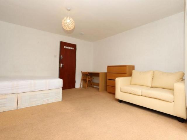 For Rent 5 Bedroom Shared Living/roommate London London DS90559656