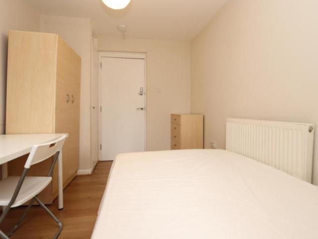 For Rent 5 Bedroom Shared Living/roommate London London DS90559679