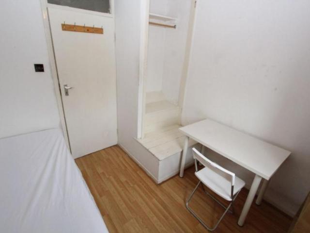 For Rent 5 Bedroom Shared Living/roommate London London DS90559697