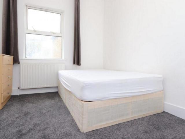 For Rent 5 Bedroom Shared Living/roommate London London DS90559745