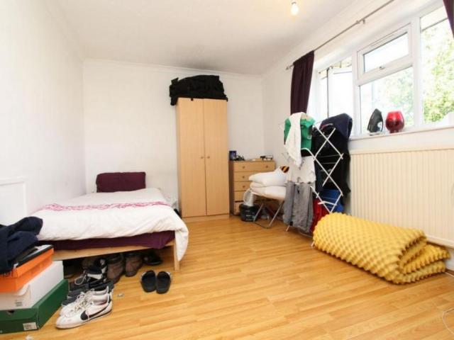 For Rent 5 Bedroom Shared Living/roommate London London DS90559766