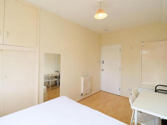 For Rent 5 Bedroom Shared Living/roommate London London DS90559778