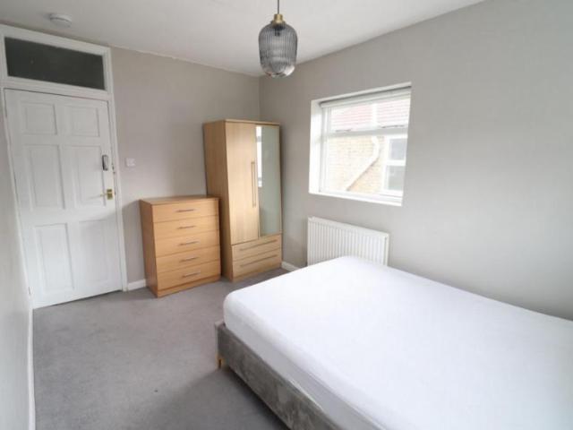 For Rent 5 Bedroom Shared Living/roommate London London DS90559730