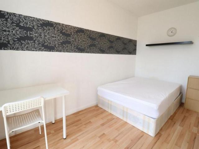 For Rent 5 Bedroom Shared Living/roommate London London DS90559855
