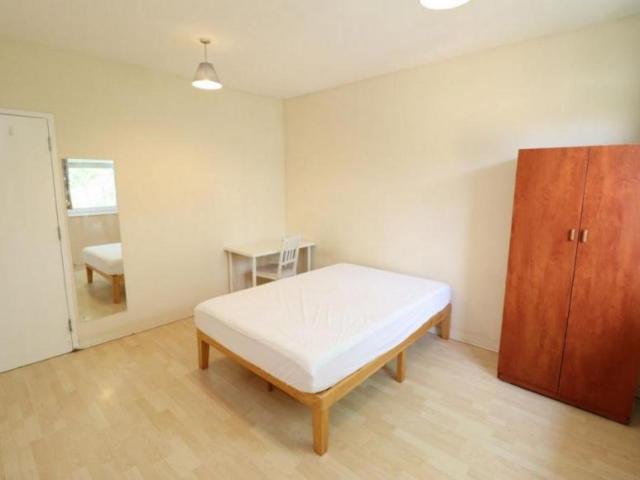 For Rent 5 Bedroom Shared Living/roommate London London DS90559867