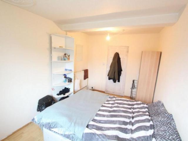 For Rent 5 Bedroom Shared Living/roommate London London DS90559864