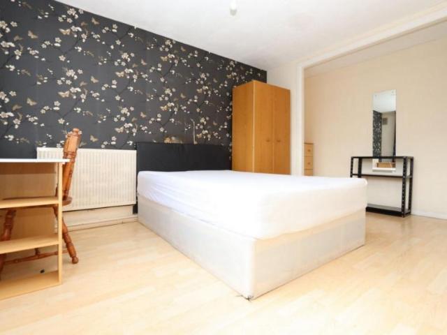 For Rent 5 Bedroom Shared Living/roommate London London DS90559866