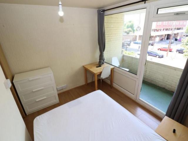 For Rent 5 Bedroom Shared Living/roommate London London DS90559895