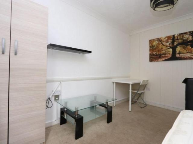 For Rent 5 Bedroom Shared Living/roommate London London DS90559804