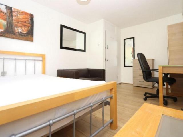 For Rent 5 Bedroom Shared Living/roommate London London DS90559962