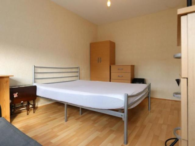 For Rent 5 Bedroom Shared Living/roommate London London DS90559999