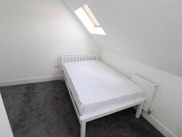 For Rent 5 Bedroom Shared Living/roommate London London DS90560057