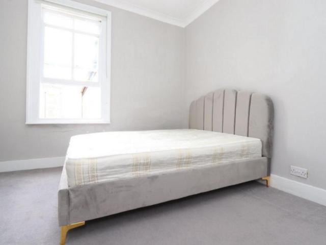 For Rent 5 Bedroom Shared Living/roommate London London DS90560059