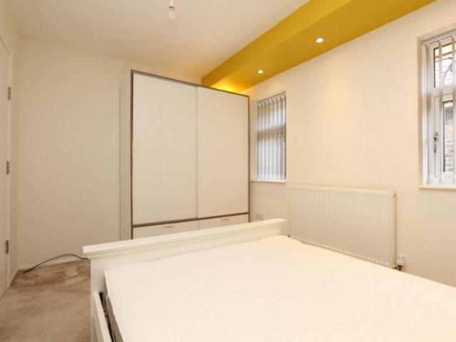 For Rent 5 Bedroom Shared Living/roommate London London DS90560090