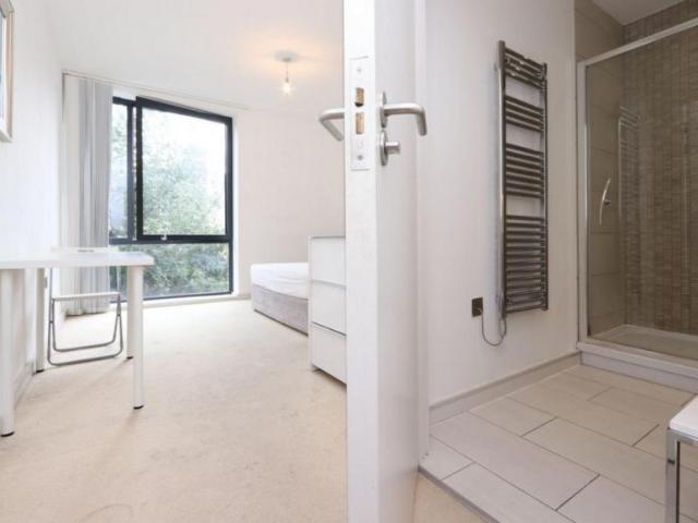 For Rent 5 Bedroom Shared Living/roommate London London DS90560005