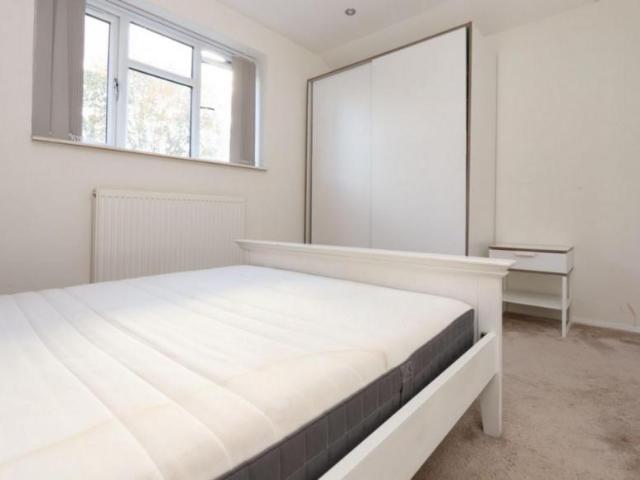 For Rent 5 Bedroom Shared Living/roommate London London DS90560155