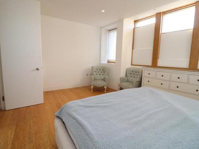 For Rent 5 Bedroom Shared Living/roommate London London DS90560501