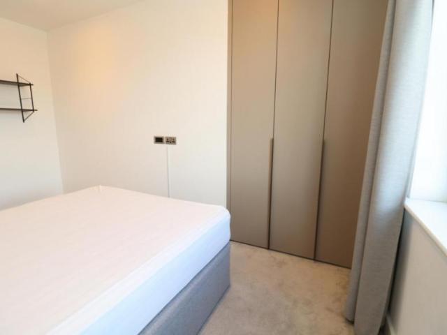 For Rent 5 Bedroom Shared Living/roommate London London DS90560693