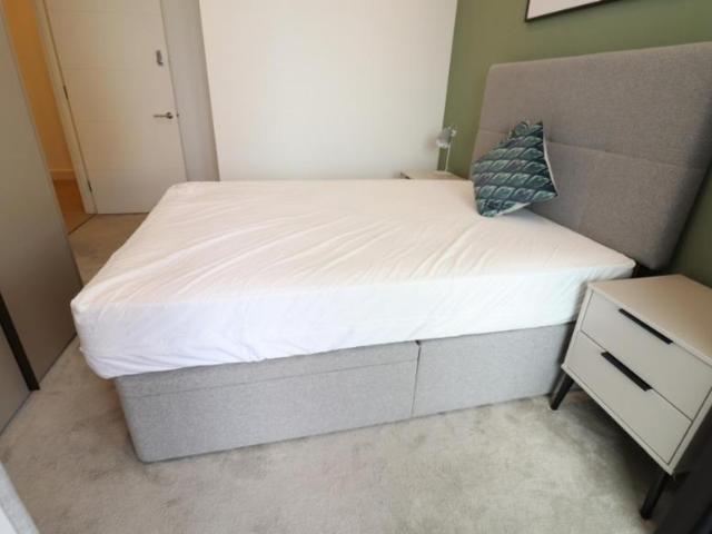 For Rent 5 Bedroom Shared Living/roommate London London DS90560632