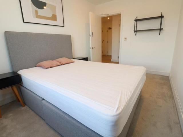 For Rent 5 Bedroom Shared Living/roommate London London DS90560713