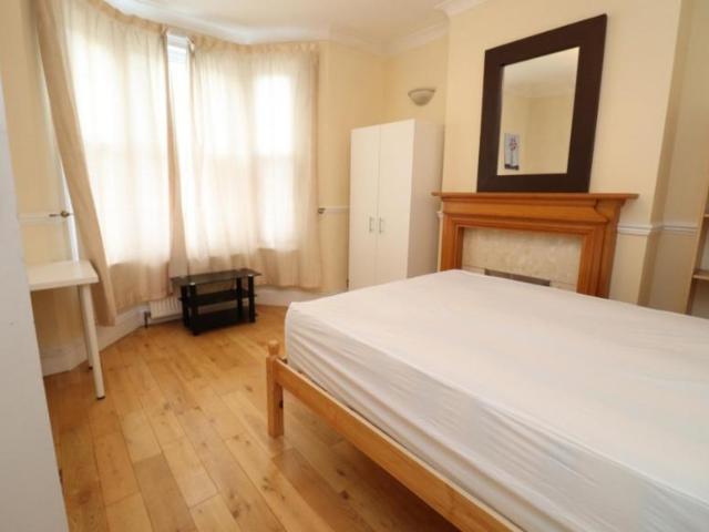 For Rent 5 Bedroom Shared Living/roommate London London DS90560710