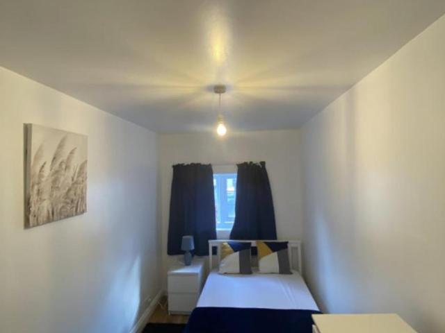 For Rent 5 Bedroom Shared Living/roommate London London DS90560721
