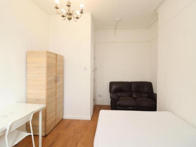 For Rent 5 Bedroom Shared Living/roommate London London DS90561723