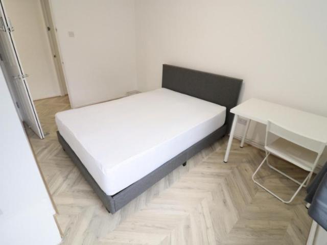 For Rent 5 Bedroom Shared Living/roommate London London DS90562040
